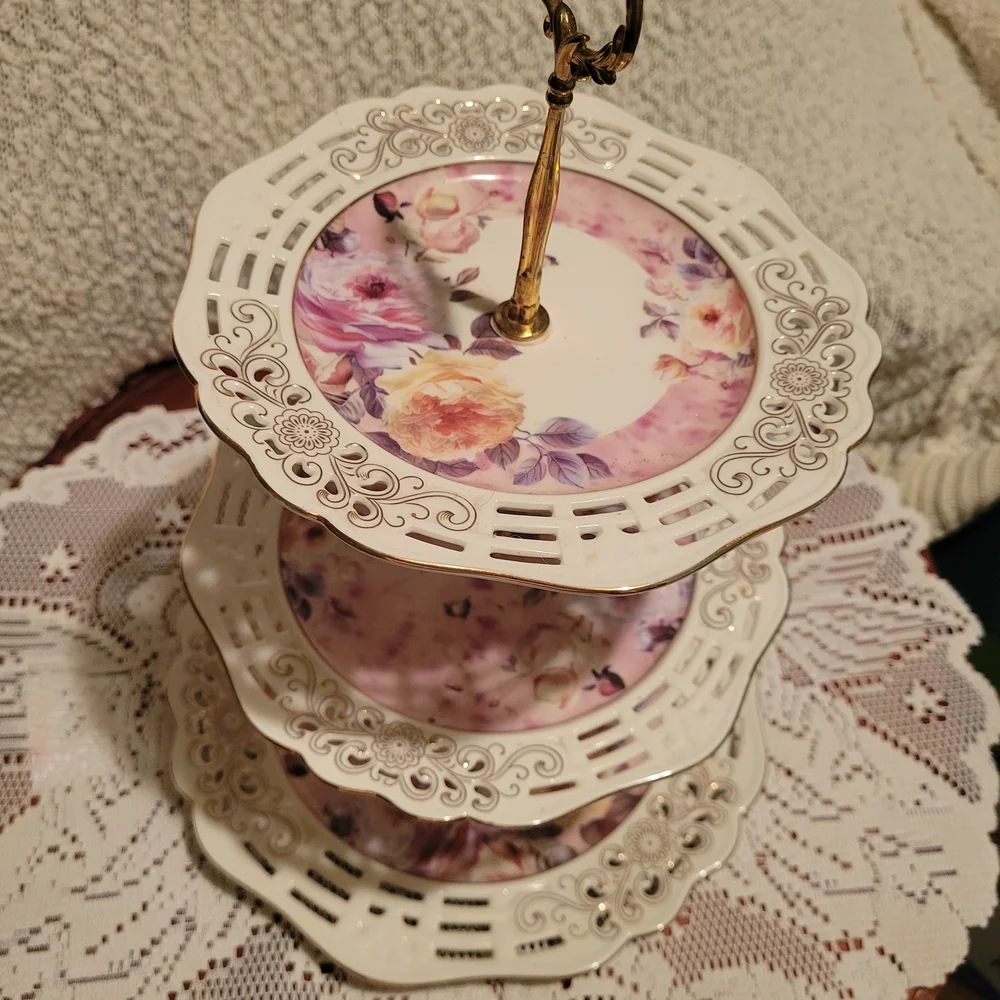 Maison Blanc | Dining | Vintageinspired Maison Blanc Tea Time Floral 3 ...